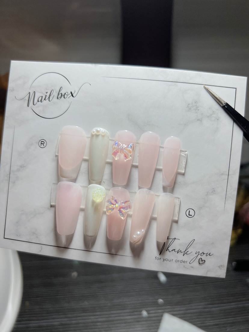 Thiết kế logo nail box độc đáo cho tiệm nail của bạn